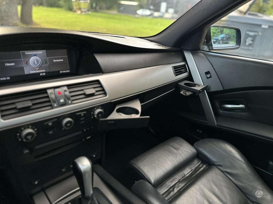 Blue BMW 530 2006 in Vilnius, with an engine capacity of 2.99 L and mileage of 313 thousand km for 5999 €, photo 18 on AUTOMOTO.COM.LV
