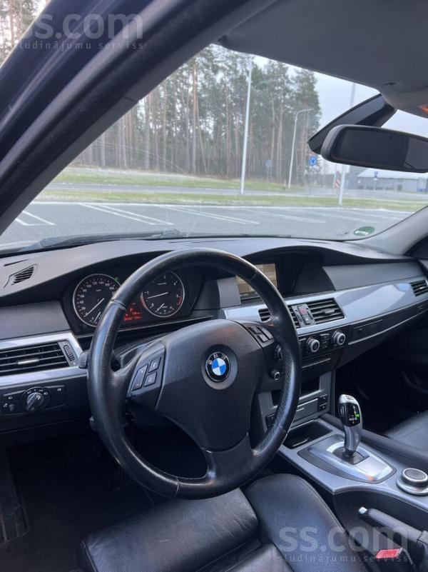 Blue BMW 530 2007 in Riga, with an engine capacity of 3.00 L and mileage of 302 thousand km for 6500 €, photo 6 on AUTOMOTO.COM.LV