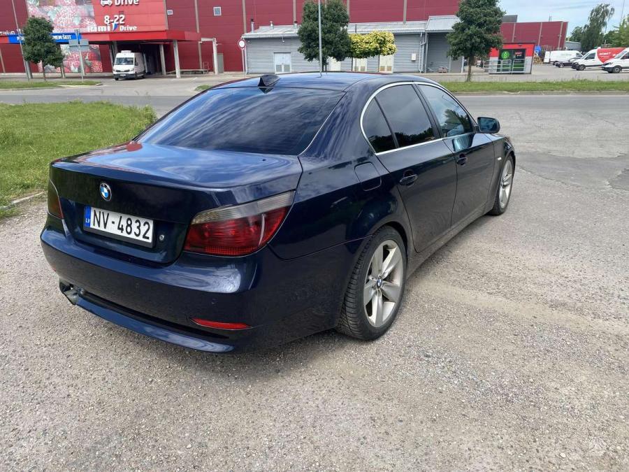 Zils BMW 530 2007 Rīga, ar dzinēja tilpumu 2.99 L un nobraukumu 296 tūkst. km par 4300 €, foto 4 vietnē AUTOMOTO.COM.LV