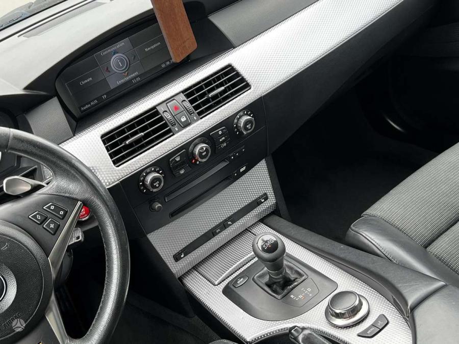 Blue BMW 530 2007 in Vilnius, with an engine capacity of 2.99 L and mileage of 290 thousand km for 2800 €, photo 8 on AUTOMOTO.COM.LV