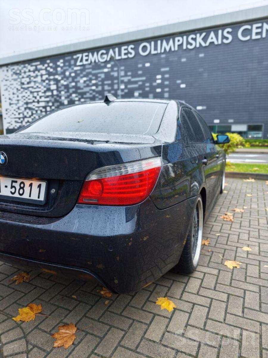 Zils BMW 530 2007 Jelgava, ar dzinēja tilpumu 3.00 L un nobraukumu 444 tūkst. km par 7500 €, foto 12 vietnē AUTOMOTO.COM.LV