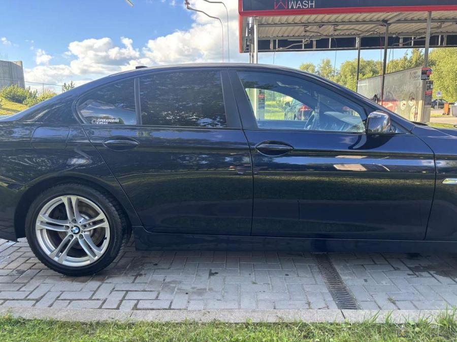 Blue BMW 530 2010 in Marijampole, with an engine capacity of 2.99 L and mileage of 348 thousand km for 9000 €, photo 10 on AUTOMOTO.COM.LV