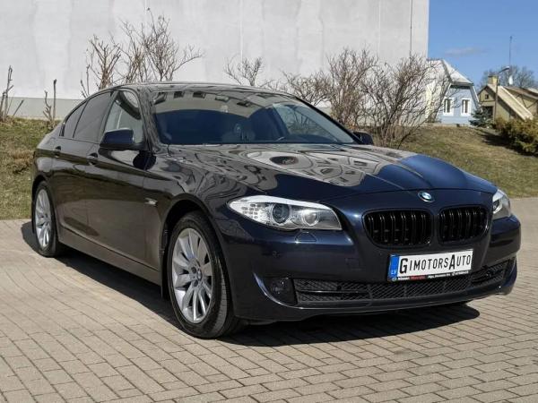 Blue BMW 530 2010 in Riga, with an engine capacity of 3.00 L and mileage of 381 thousand km for 8490 €, photo 3 on AUTOMOTO.COM.LV
