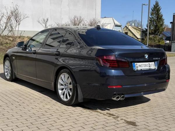 Blue BMW 530 2010 in Riga, with an engine capacity of 3.00 L and mileage of 381 thousand km for 8490 €, photo 4 on AUTOMOTO.COM.LV