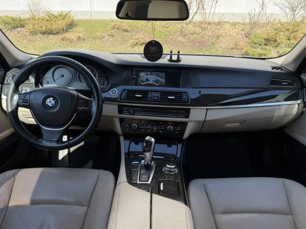 Blue BMW 530 2010 in Riga, with an engine capacity of 3.00 L and mileage of 381 thousand km for 8490 €, photo 6 on AUTOMOTO.COM.LV