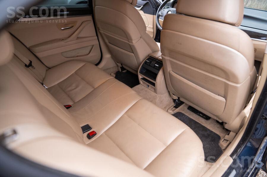 Blue BMW 530 2011 in Riga, with an engine capacity of 3.00 L and mileage of 282 thousand km for 7900 €, photo 13 on AUTOMOTO.COM.LV