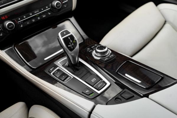 Zils BMW 530 2011 Rīga, ar dzinēja tilpumu 2.00 L un nobraukumu 364 tūkst. km par 9500 €, foto 4 vietnē AUTOMOTO.COM.LV