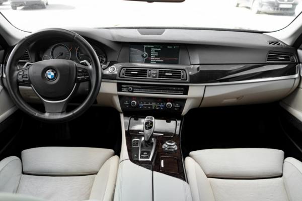 Zils BMW 530 2011 Rīga, ar dzinēja tilpumu 2.00 L un nobraukumu 364 tūkst. km par 9500 €, foto 8 vietnē AUTOMOTO.COM.LV