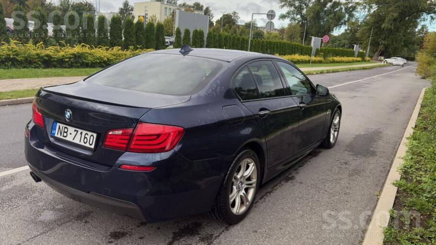 Blue BMW 530 2011 in Jurmala, with an engine capacity of 3.00 L and mileage of 290 thousand km for 8900 €, photo 6 on AUTOMOTO.COM.LV
