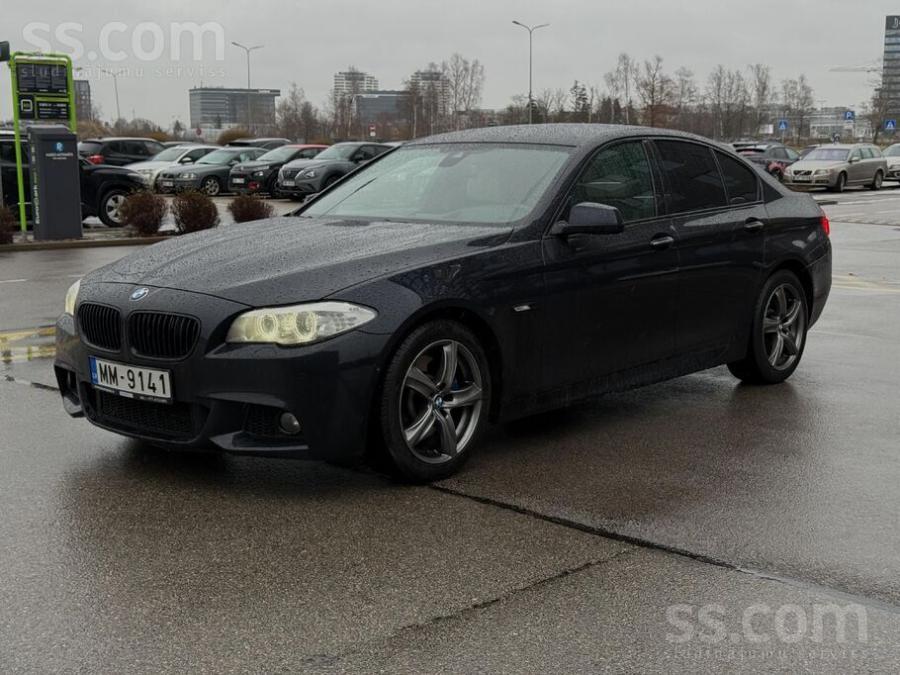 Blue BMW 530 2013 in Riga, with an engine capacity of 3.00 L and mileage of 251 thousand km for 12900 €, photo 4 on AUTOMOTO.COM.LV