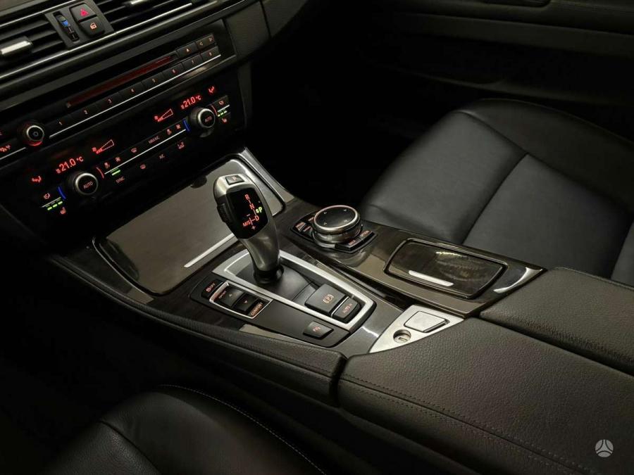 Blue BMW 530 2013 in Marijampole, with an engine capacity of 2.99 L and mileage of 244 thousand km for 11650 €, photo 4 on AUTOMOTO.COM.LV