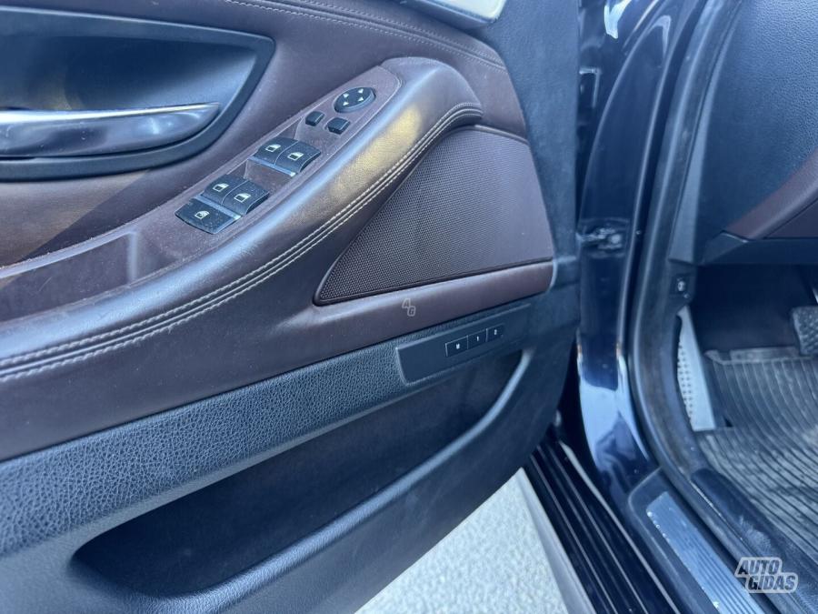 Blue BMW 530 2014 in Kaunas, with an engine capacity of 3.00 L and mileage of 227 thousand km for 12800 €, photo 13 on AUTOMOTO.COM.LV