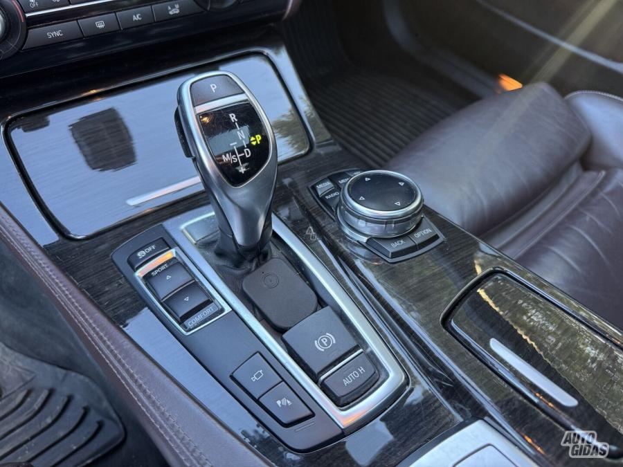 Blue BMW 530 2014 in Kaunas, with an engine capacity of 3.00 L and mileage of 227 thousand km for 12800 €, photo 16 on AUTOMOTO.COM.LV