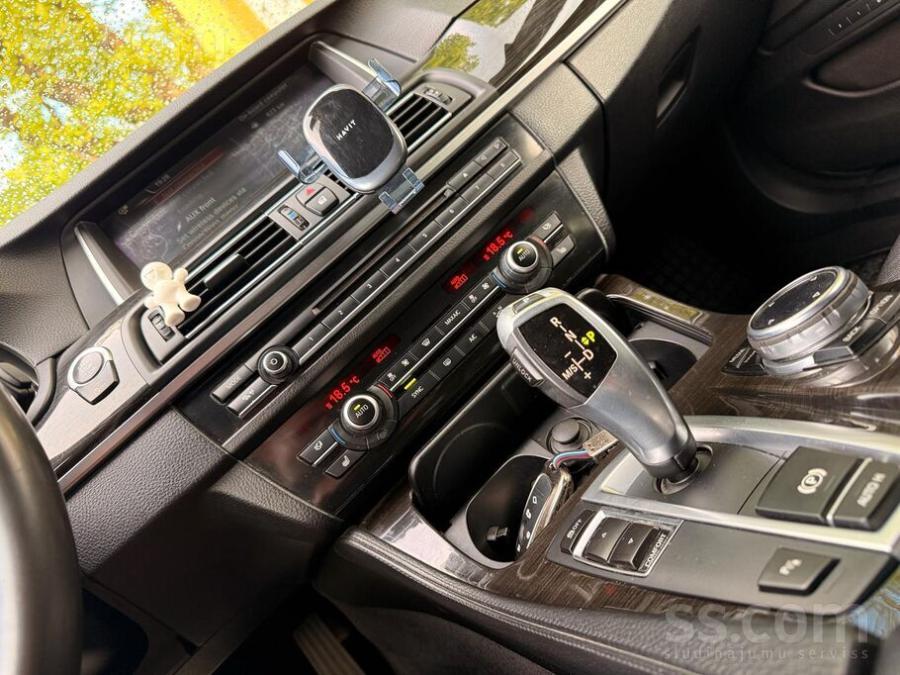 Blue BMW 530 2014 in Valmiera, with an engine capacity of 3.00 L and mileage of 247 thousand km for 14000 €, photo 3 on AUTOMOTO.COM.LV