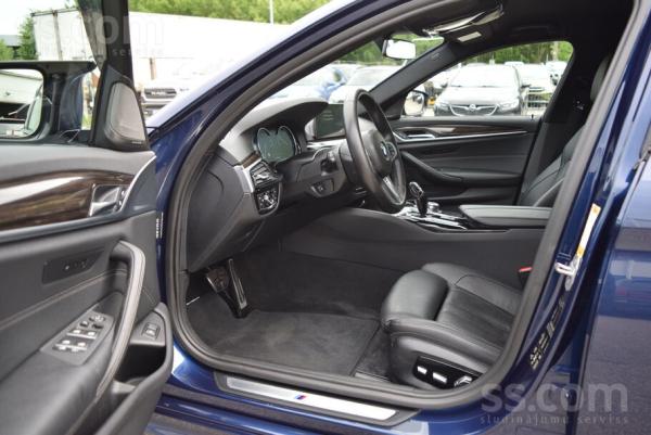 Blue BMW 530 2017 in Riga, with an engine capacity of 3.00 L and mileage of 176 thousand km for 25500 €, photo 3 on AUTOMOTO.COM.LV
