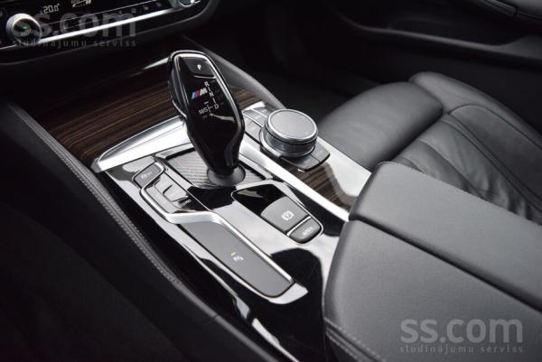 Blue BMW 530 2017 in Riga, with an engine capacity of 3.00 L and mileage of 176 thousand km for 25500 €, photo 5 on AUTOMOTO.COM.LV