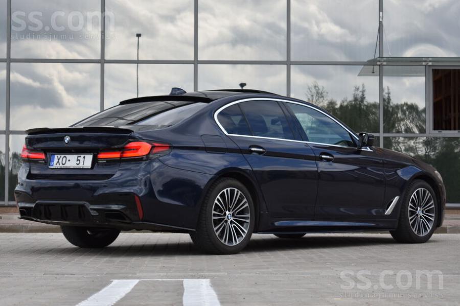 Blue BMW 530 2017 in Valmiera, with an engine capacity of 3.00 L and mileage of 220 thousand km for 24750 €, photo 8 on AUTOMOTO.COM.LV