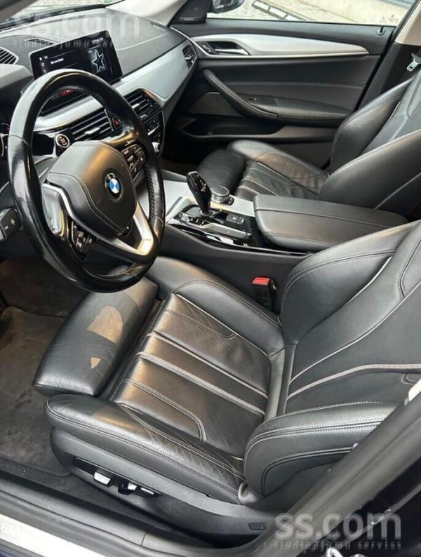 Blue BMW 530 2017 in Riga, with an engine capacity of 3.00 L and mileage of 310 thousand km for 18900 €, photo 9 on AUTOMOTO.COM.LV