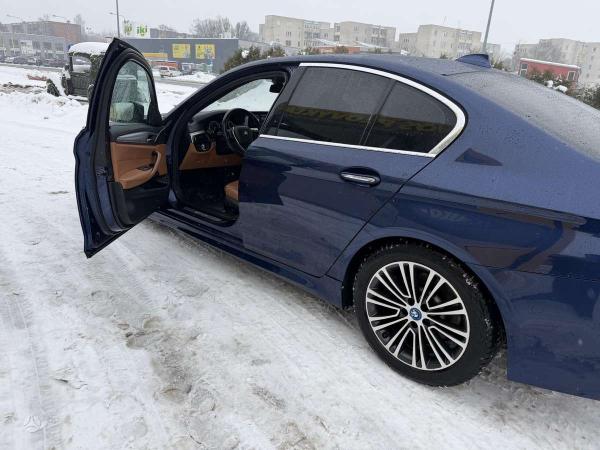 Blue BMW 530 2018 in Kaunas, with an engine capacity of 2.00 L and mileage of 130 thousand km for 19700 €, photo 5 on AUTOMOTO.COM.LV