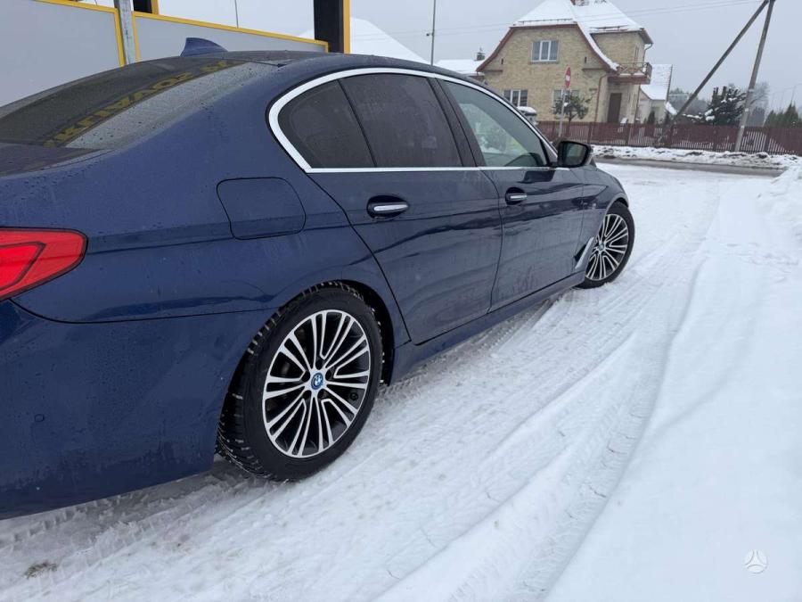 Blue BMW 530 2018 in Kaunas, with an engine capacity of 2.00 L and mileage of 130 thousand km for 19700 €, photo 6 on AUTOMOTO.COM.LV