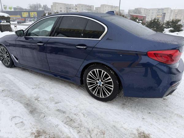 Blue BMW 530 2018 in Kaunas, with an engine capacity of 2.00 L and mileage of 130 thousand km for 19700 €, photo 7 on AUTOMOTO.COM.LV