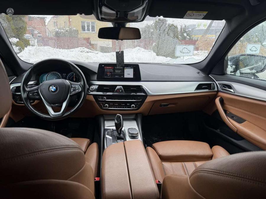 Blue BMW 530 2018 in Kaunas, with an engine capacity of 2.00 L and mileage of 130 thousand km for 19700 €, photo 9 on AUTOMOTO.COM.LV