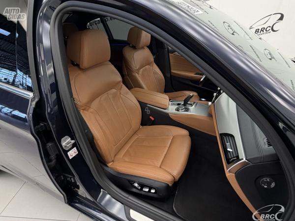 Blue BMW 530 2018 in Avizieniai, with an engine capacity of 3.00 L and mileage of 134 thousand km for 25250 €, photo 7 on AUTOMOTO.COM.LV