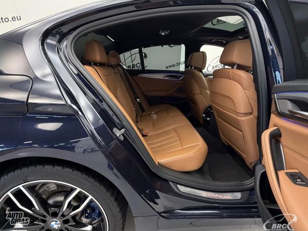 Blue BMW 530 2018 in Avizieniai, with an engine capacity of 3.00 L and mileage of 134 thousand km for 25250 €, photo 10 on AUTOMOTO.COM.LV