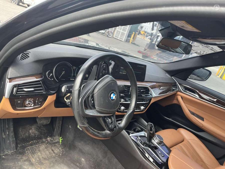 Blue BMW 530 2018 in Vilnius, with an engine capacity of 2.00 L and mileage of 73 thousand km for 13198 €, photo 11 on AUTOMOTO.COM.LV