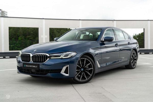 Blue BMW 530 2020 in Vilnius, with an engine capacity of 2.00 L and mileage of 109 thousand km for 30500 €, photo 2 on AUTOMOTO.COM.LV