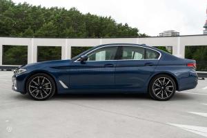Blue BMW 530 2020 in Vilnius, with an engine capacity of 2.00 L and mileage of 109 thousand km for 30500 €, photo 4 on AUTOMOTO.COM.LV