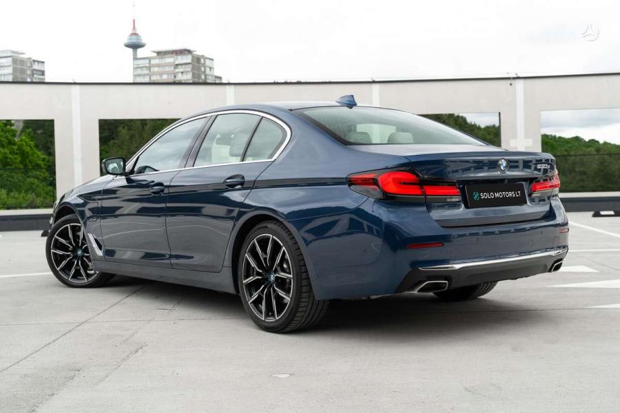 Blue BMW 530 2020 in Vilnius, with an engine capacity of 2.00 L and mileage of 109 thousand km for 30500 €, photo 5 on AUTOMOTO.COM.LV