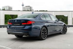 Blue BMW 530 2020 in Vilnius, with an engine capacity of 2.00 L and mileage of 109 thousand km for 30500 €, photo 6 on AUTOMOTO.COM.LV