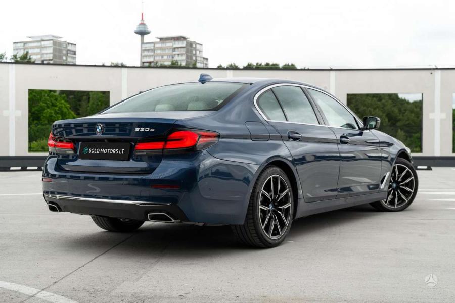 Blue BMW 530 2020 in Vilnius, with an engine capacity of 2.00 L and mileage of 109 thousand km for 30500 €, photo 6 on AUTOMOTO.COM.LV