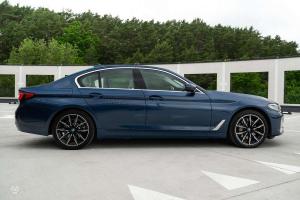 Blue BMW 530 2020 in Vilnius, with an engine capacity of 2.00 L and mileage of 109 thousand km for 30500 €, photo 7 on AUTOMOTO.COM.LV