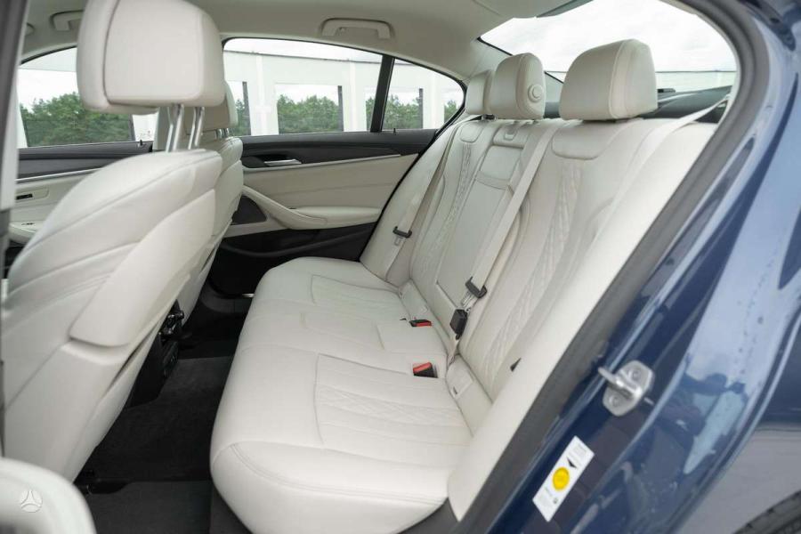 Blue BMW 530 2020 in Vilnius, with an engine capacity of 2.00 L and mileage of 109 thousand km for 30500 €, photo 12 on AUTOMOTO.COM.LV