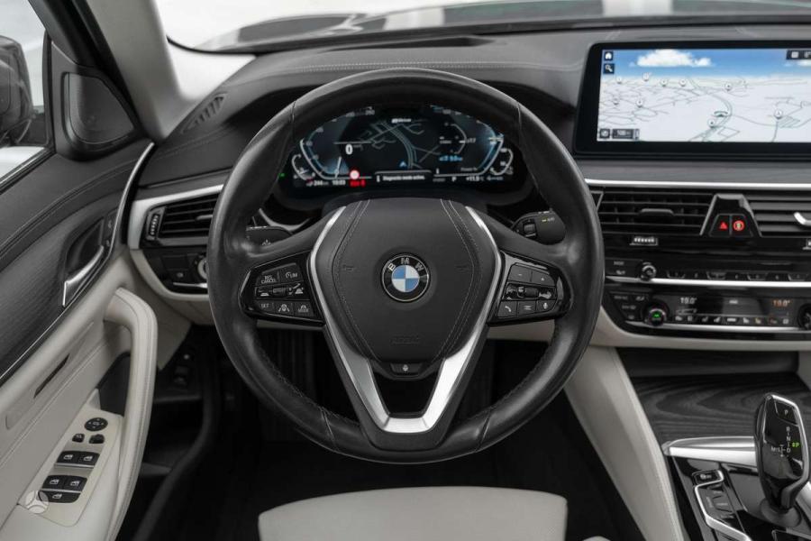 Blue BMW 530 2020 in Vilnius, with an engine capacity of 2.00 L and mileage of 109 thousand km for 30500 €, photo 18 on AUTOMOTO.COM.LV