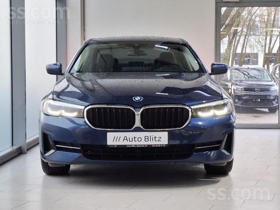 Zils BMW 530 2021 Rīga, ar dzinēja tilpumu 2.00 L un nobraukumu 122 tūkst. km par 28500 €, foto 4 vietnē AUTOMOTO.COM.LV