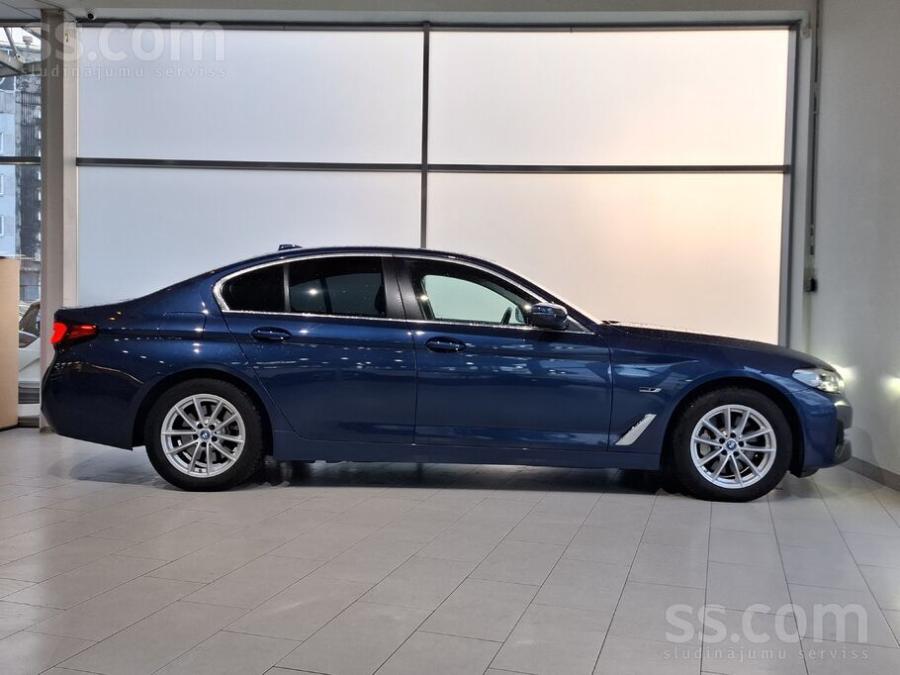Zils BMW 530 2021 Rīga, ar dzinēja tilpumu 2.00 L un nobraukumu 122 tūkst. km par 28500 €, foto 5 vietnē AUTOMOTO.COM.LV