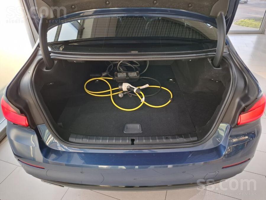 Zils BMW 530 2021 Rīga, ar dzinēja tilpumu 2.00 L un nobraukumu 122 tūkst. km par 26500 €, foto 23 vietnē AUTOMOTO.COM.LV