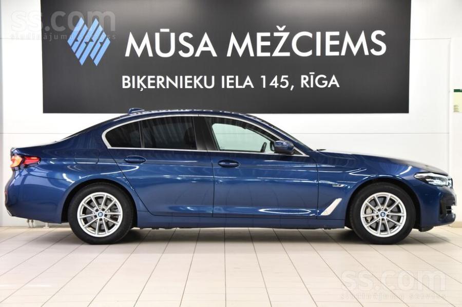 Zils BMW 530 2021 Rīga, ar dzinēja tilpumu 2.00 L un nobraukumu 124 tūkst. km par 24990 €, foto 5 vietnē AUTOMOTO.COM.LV