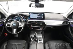 Zils BMW 530 2021 Rīga, ar dzinēja tilpumu 2.00 L un nobraukumu 124 tūkst. km par 24990 €, foto 13 vietnē AUTOMOTO.COM.LV