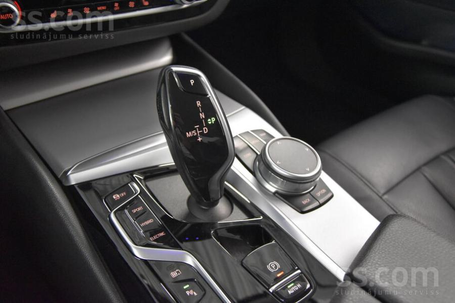 Zils BMW 530 2021 Rīga, ar dzinēja tilpumu 2.00 L un nobraukumu 124 tūkst. km par 24990 €, foto 17 vietnē AUTOMOTO.COM.LV
