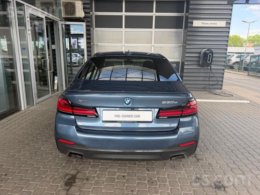 Zils BMW 530 2023 Rīga, ar dzinēja tilpumu 2.00 L un nobraukumu 80 tūkst. km par 37500 €, foto 5 vietnē AUTOMOTO.COM.LV
