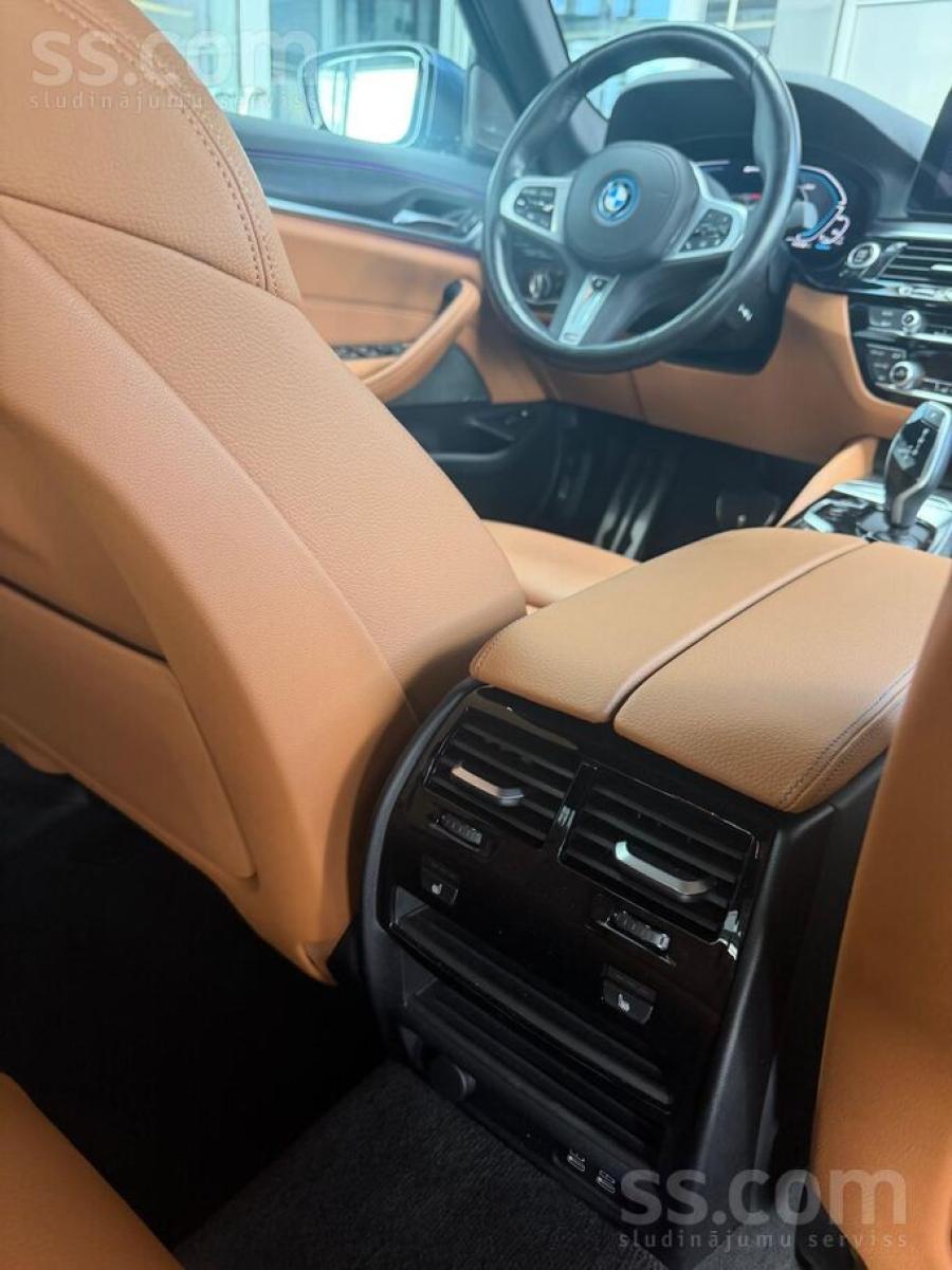 Zils BMW 530 2023 Rīga, ar dzinēja tilpumu 2.00 L un nobraukumu 80 tūkst. km par 37500 €, foto 16 vietnē AUTOMOTO.COM.LV