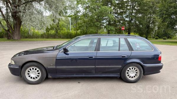 Blue BMW 530 2000 in Jurmala, with an engine capacity of 3.00 L and mileage of 422 thousand km for 2000 €, photo 4 on AUTOMOTO.COM.LV