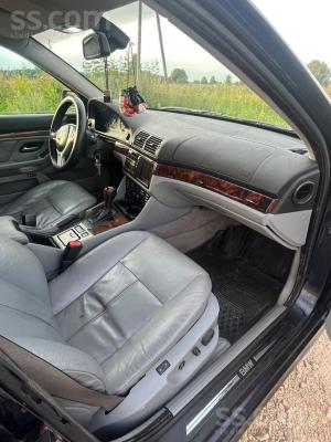 Blue BMW 530 2000 in Riga, with an engine capacity of 3.00 L and mileage of 285 thousand km for 2200 €, photo 11 on AUTOMOTO.COM.LV