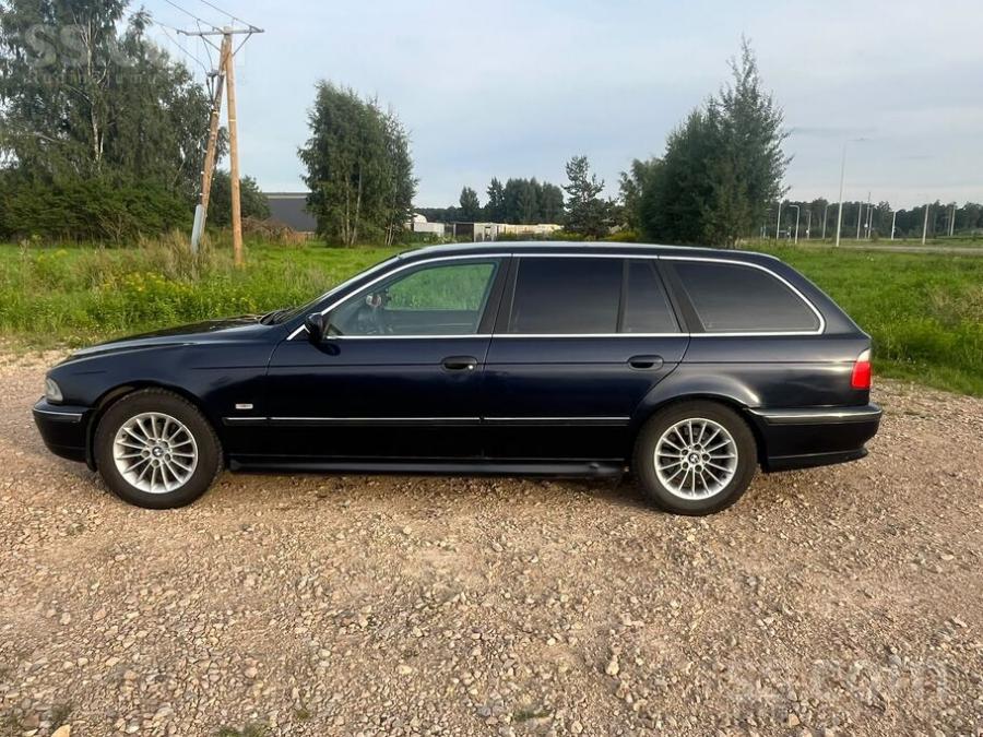 Blue BMW 530 2000 in Riga, with an engine capacity of 3.00 L and mileage of 285 thousand km for 2200 €, photo 13 on AUTOMOTO.COM.LV