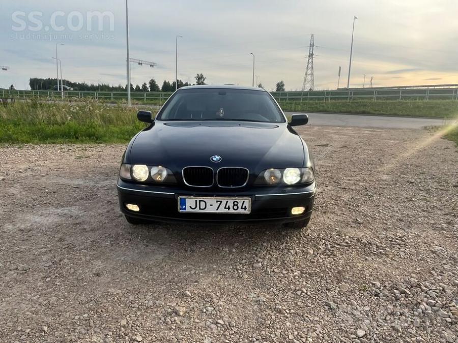 Blue BMW 530 2000 in Riga, with an engine capacity of 3.00 L and mileage of 285 thousand km for 2200 €, photo 15 on AUTOMOTO.COM.LV