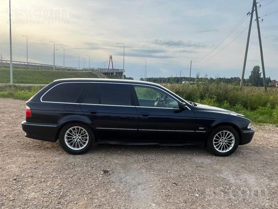 Blue BMW 530 2000 in Riga, with an engine capacity of 3.00 L and mileage of 285 thousand km for 2200 €, photo 16 on AUTOMOTO.COM.LV